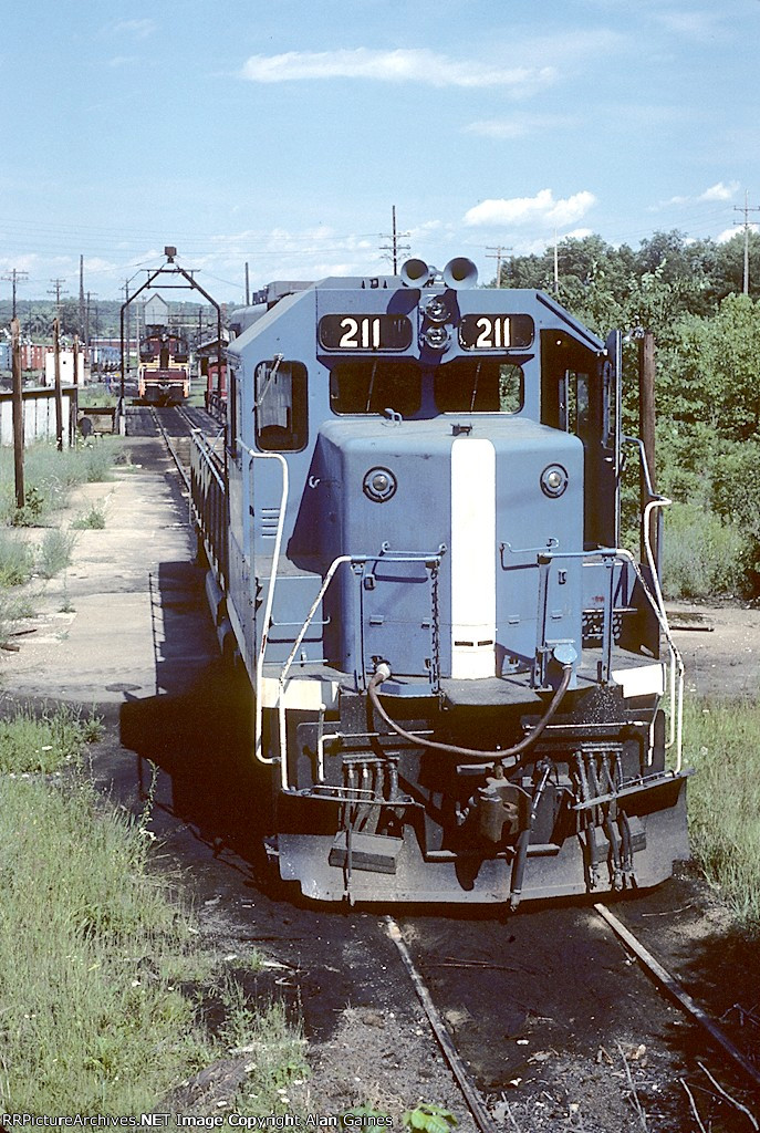 B&M GP38-2 211